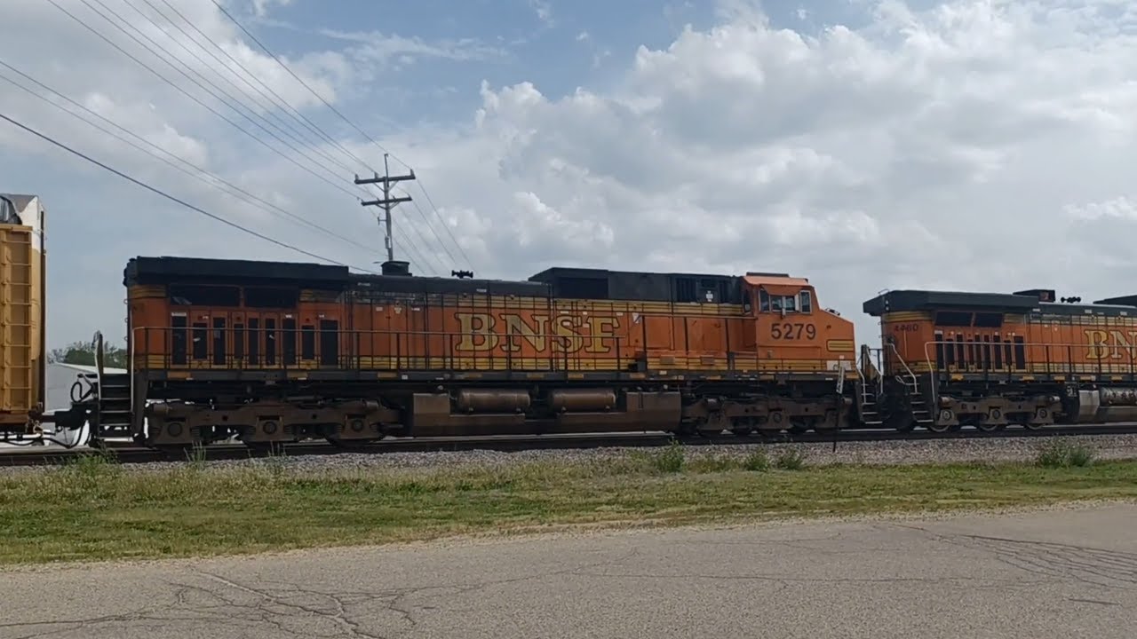 Amtrak 142 Chases BNSF 4460 in Princeton, IL 5/15/25 - YouTube