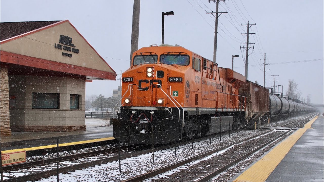 CP 8781 (Hapag Lloyd) leads CP 540 at Lake Cook Road - YouTube