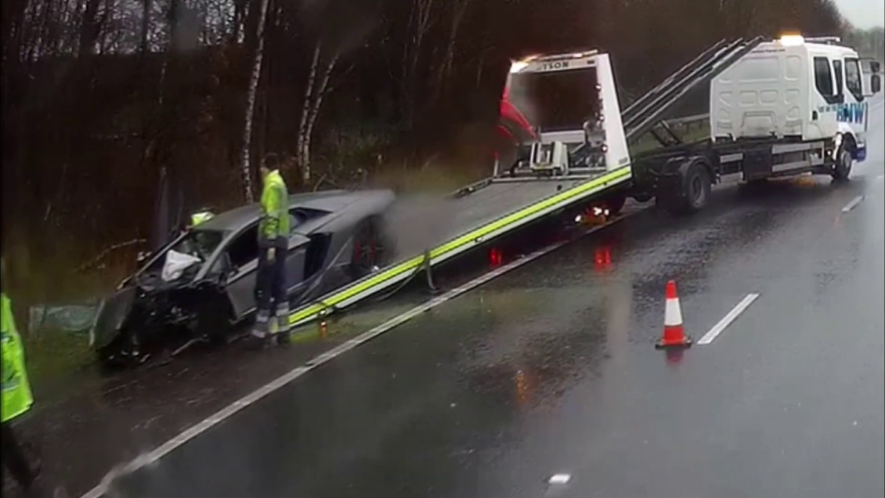 Lamborghini Crashes on M62 near Liverpool UK , totally destroyed ...