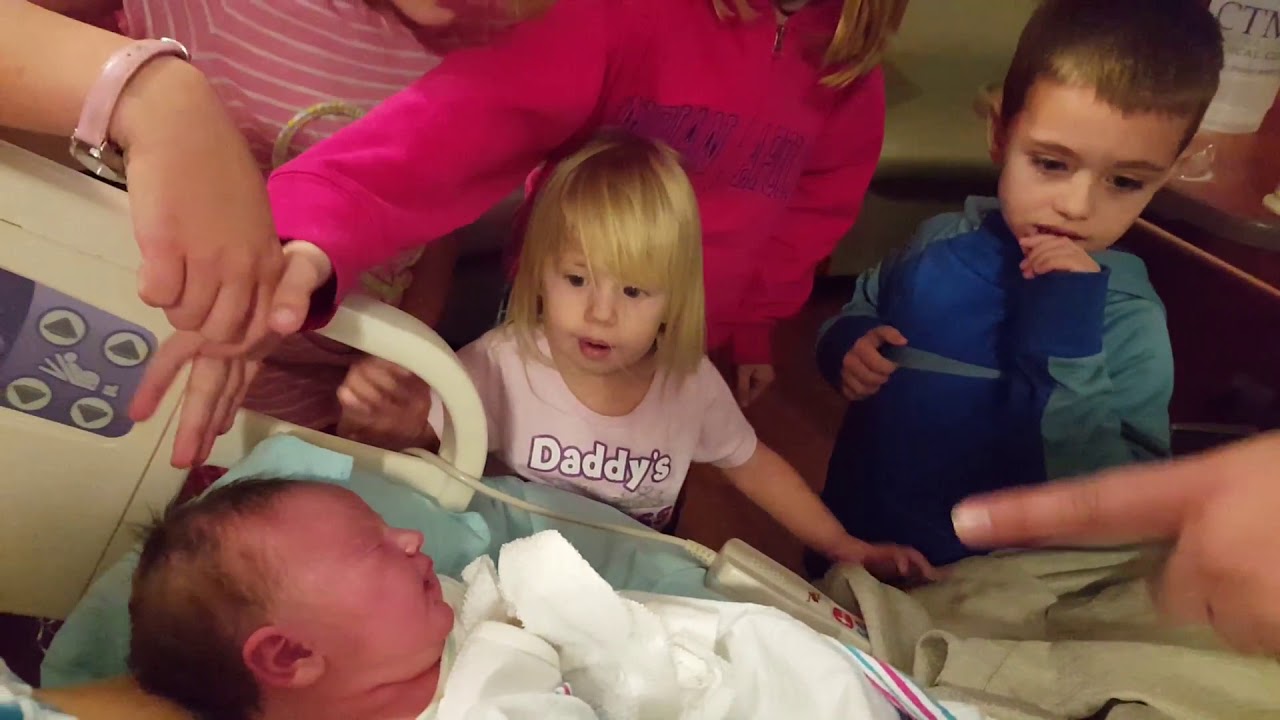 Kids Meeting Their New Sibling at the Hospital - YouTube