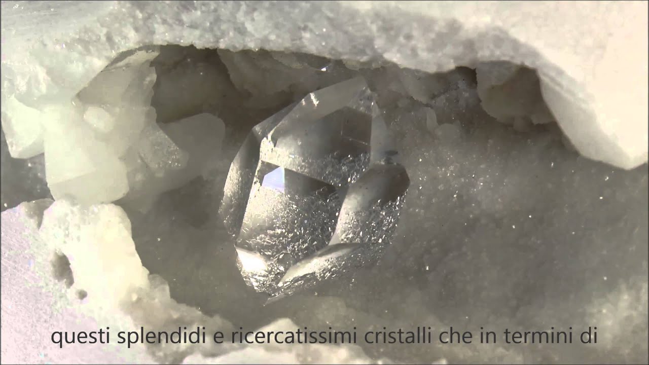 Quarzo di rocca in marmo Fantiscritti Carrara - YouTube