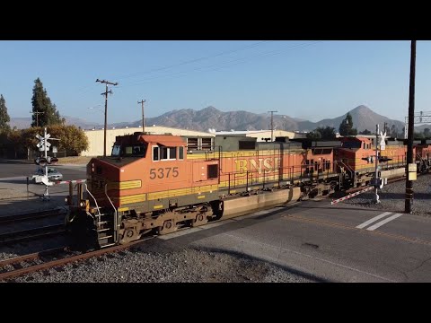 BNSF 5375 Through Crossing at Transit & Main | NO AUDIO - YouTube