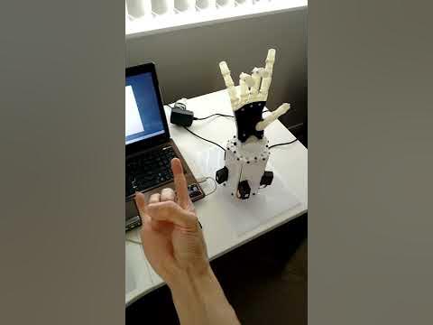 Robotic hand controlled by hand gestures via Leap Motion - YouTube
