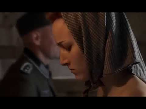 Leelee Sobieski gets her kit off