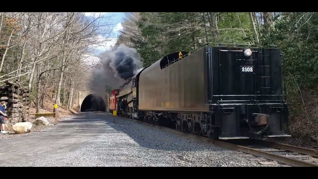 Reading and Northern Railroad 2102 Nesquehoning - YouTube