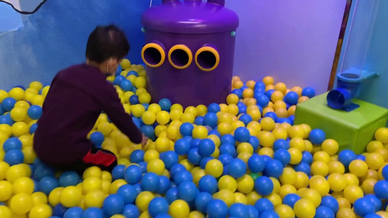 Play time at Wally Wombat’s - YouTube