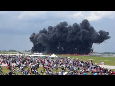 F-22 Raptor with Wall of Fire - Dayton Air Show 7/23/23