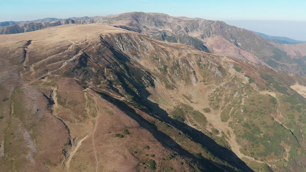 FAGARAS - Varful Comisu, Refugiul Comisu - YouTube