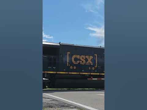 CSX 8900 on M453 - YouTube