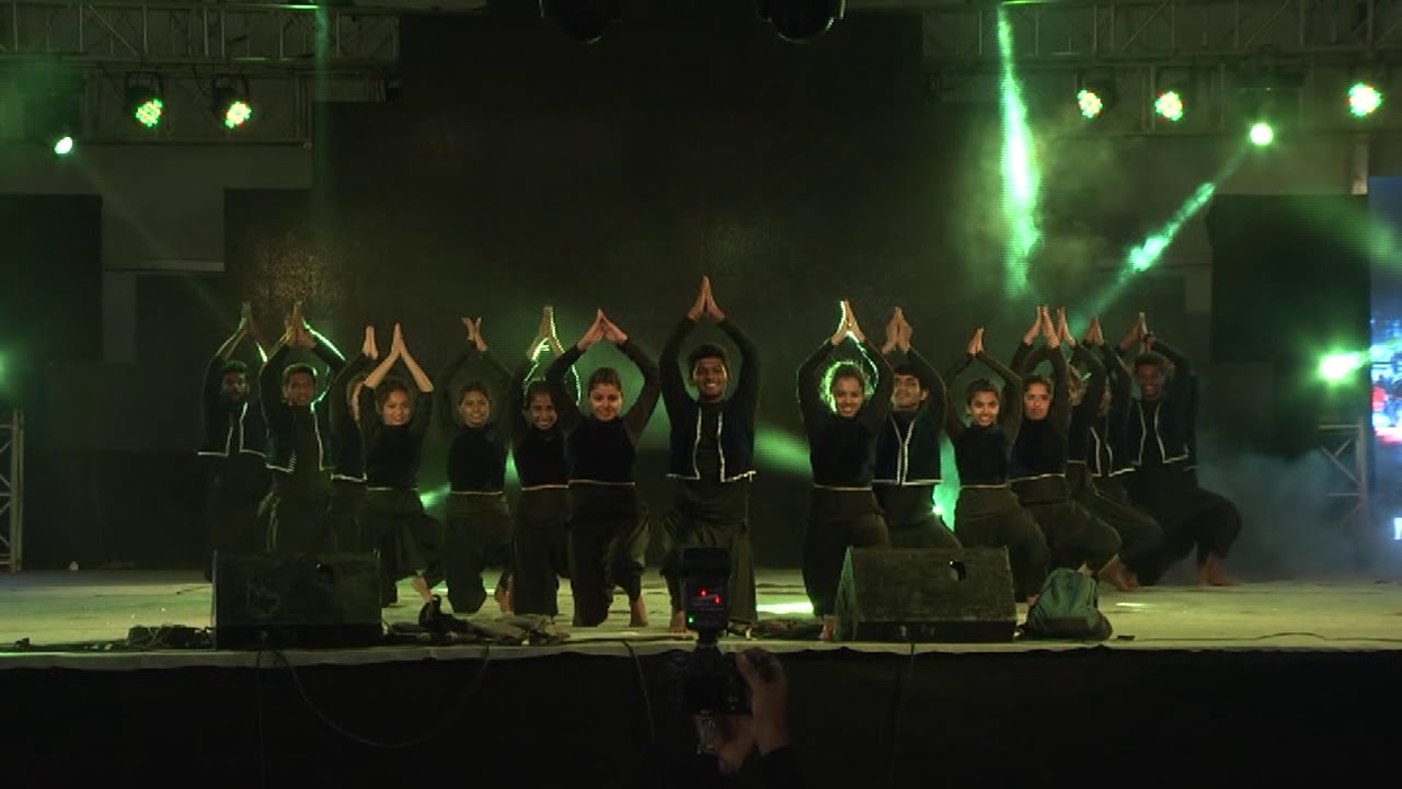 NHCE Team's Dance Performance for Mega Event Jai Hind || Sargam 2016 ...