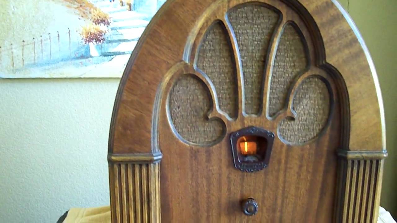 Philco Model 70 Baby Grand Cathedral Tube Radio 1931 - YouTube