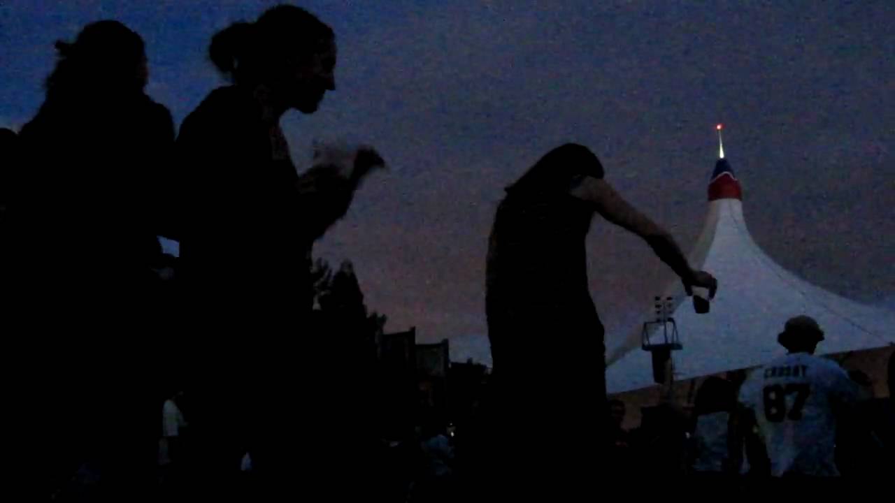 Hippies Dancing to Phish at Shoreline - YouTube