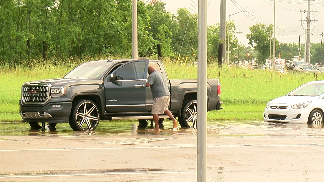 Good Samaritan Rescues Womans Car From Flooded Road Youtube