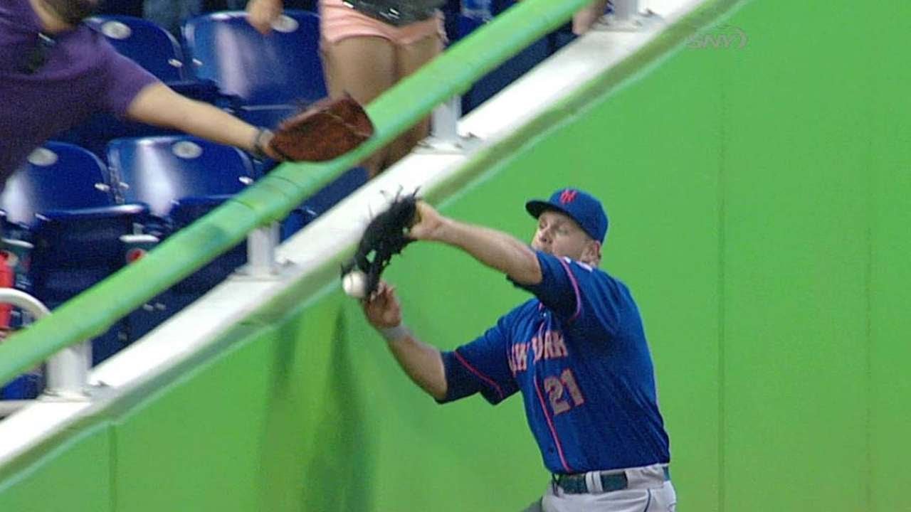 NYM@MIA: Duda makes near-catch at stands in the third - YouTube