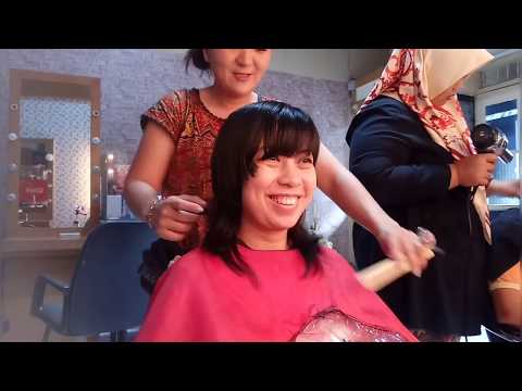 Intip cewe potong rambut di salon