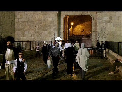 Jerusalem Shabbat evening walk Damascus Gate to the Kotel - YouTube