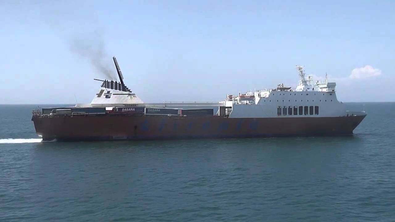 Nave Cargo Tirrenia - YouTube