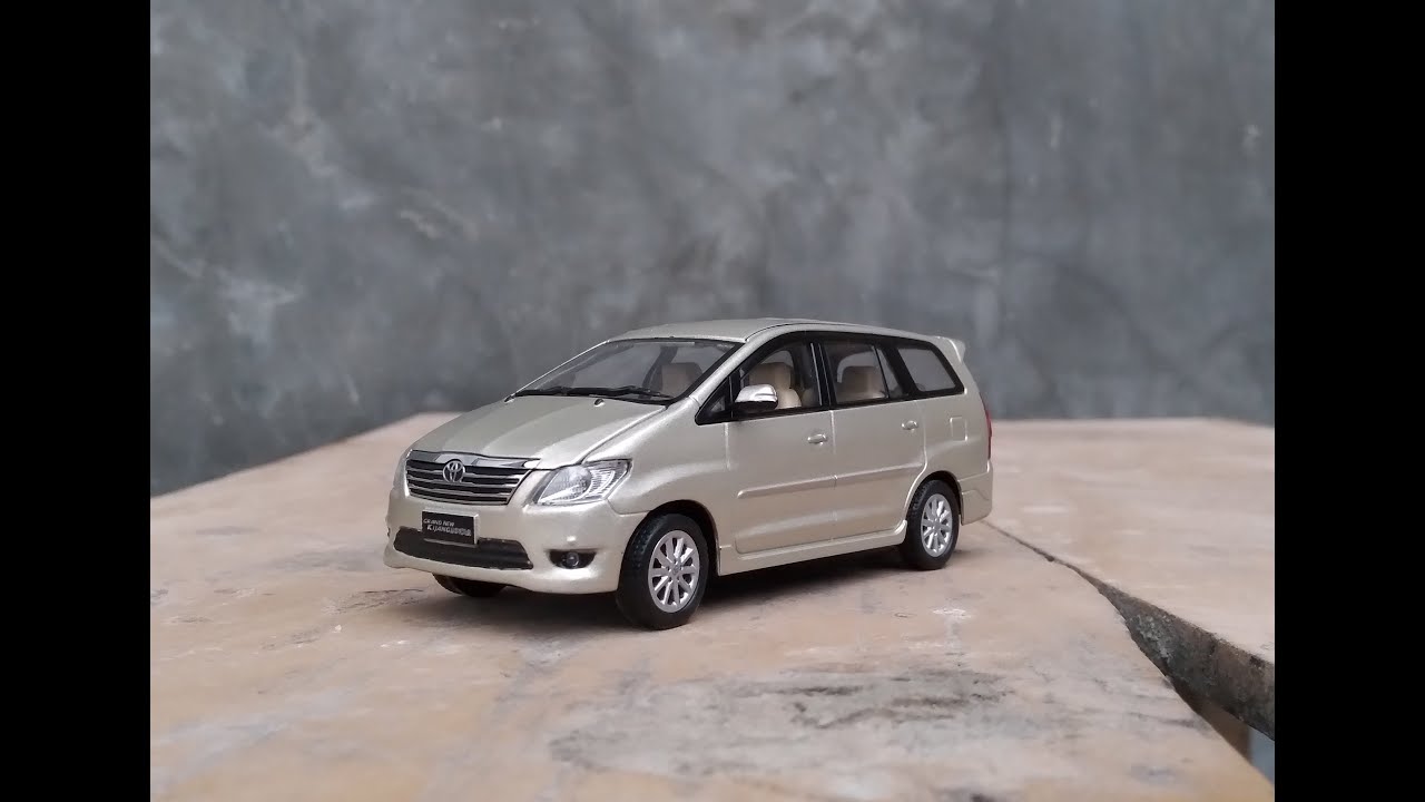 Unboxing Diecast car / mobil Toyota grand innova silver - YouTube