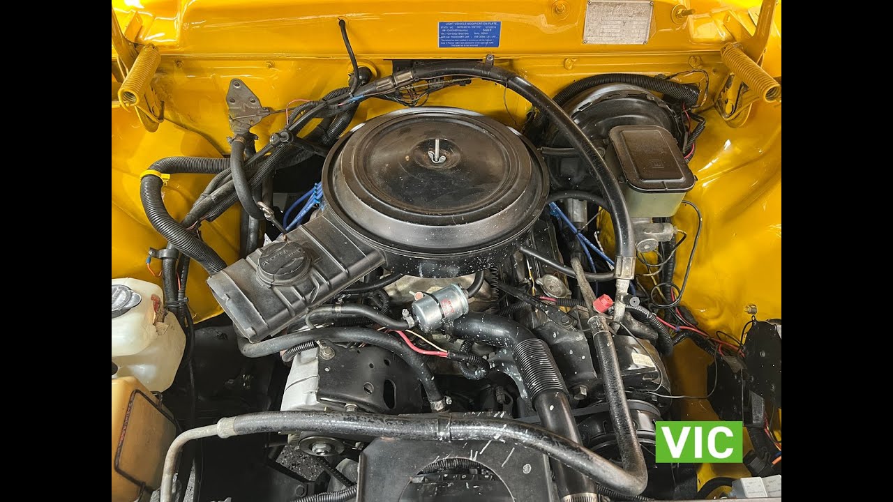 1981 New York Checker Cab A12E LWB 350 V8 - Engine Video - YouTube