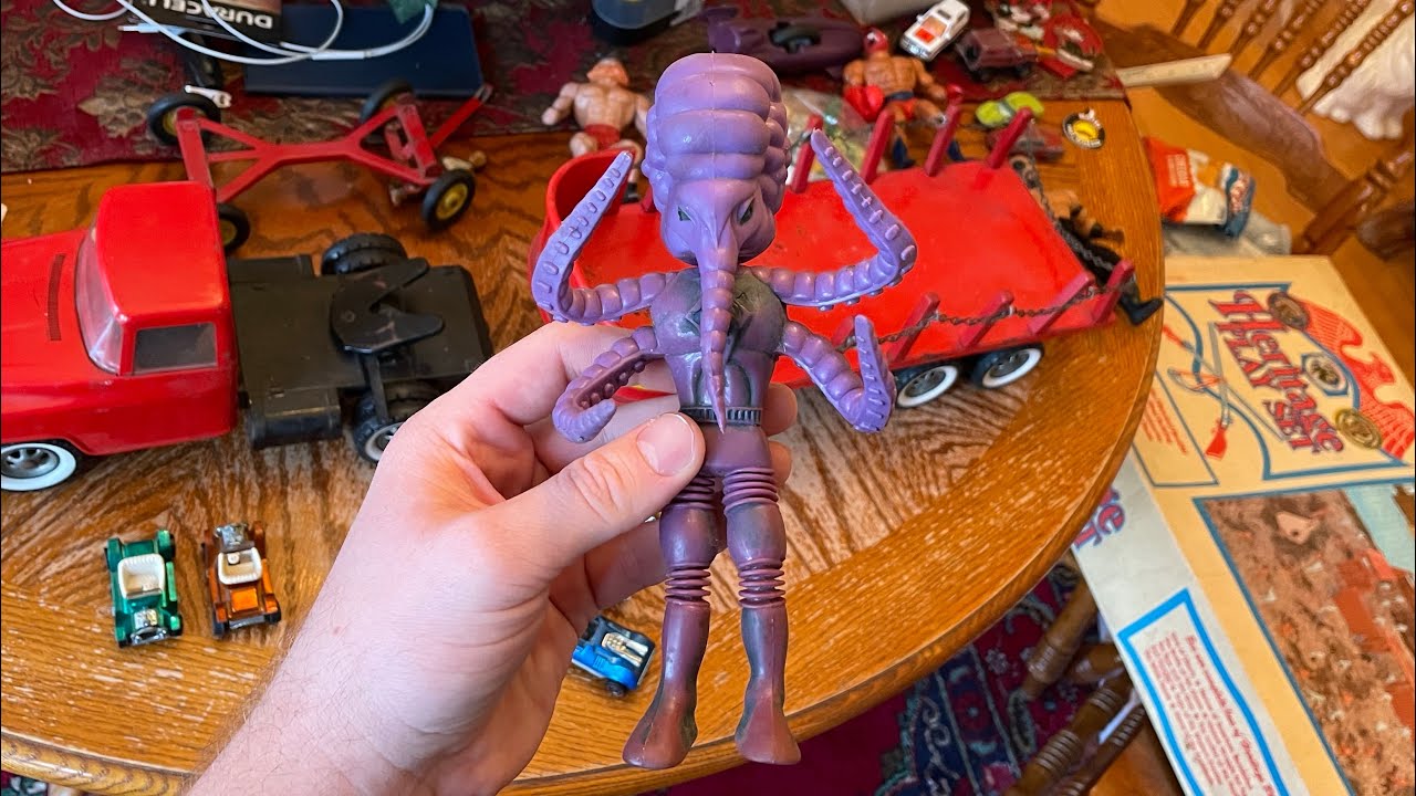 Rare 300$+ Colorforms 1968 Outer Space Men Alien Figure thrifted - YouTube