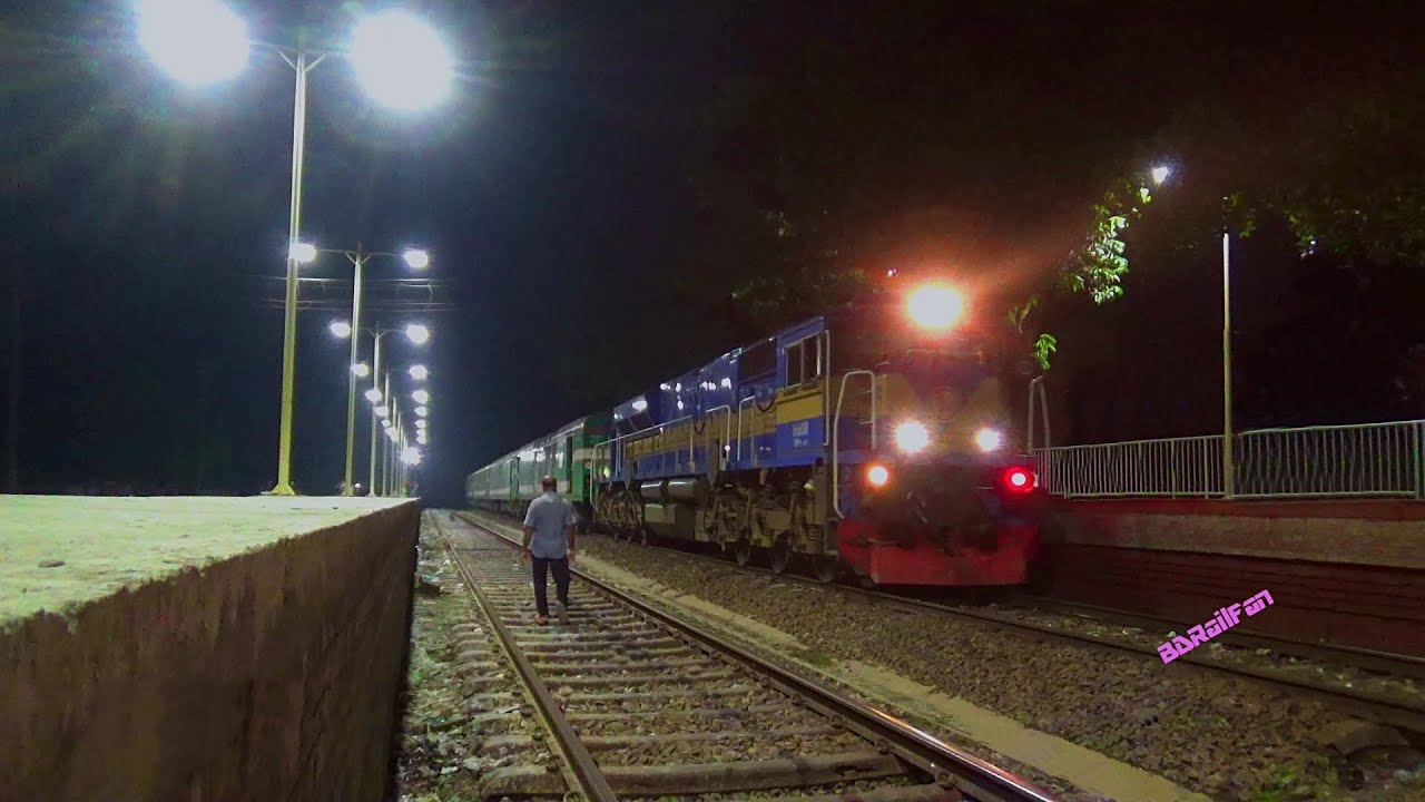 3 in 1 || Trains in Night || Sundarban Express + Betna Express + Rupsha ...