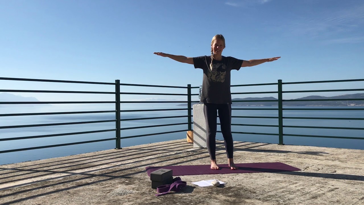 Monday Yoga - YouTube