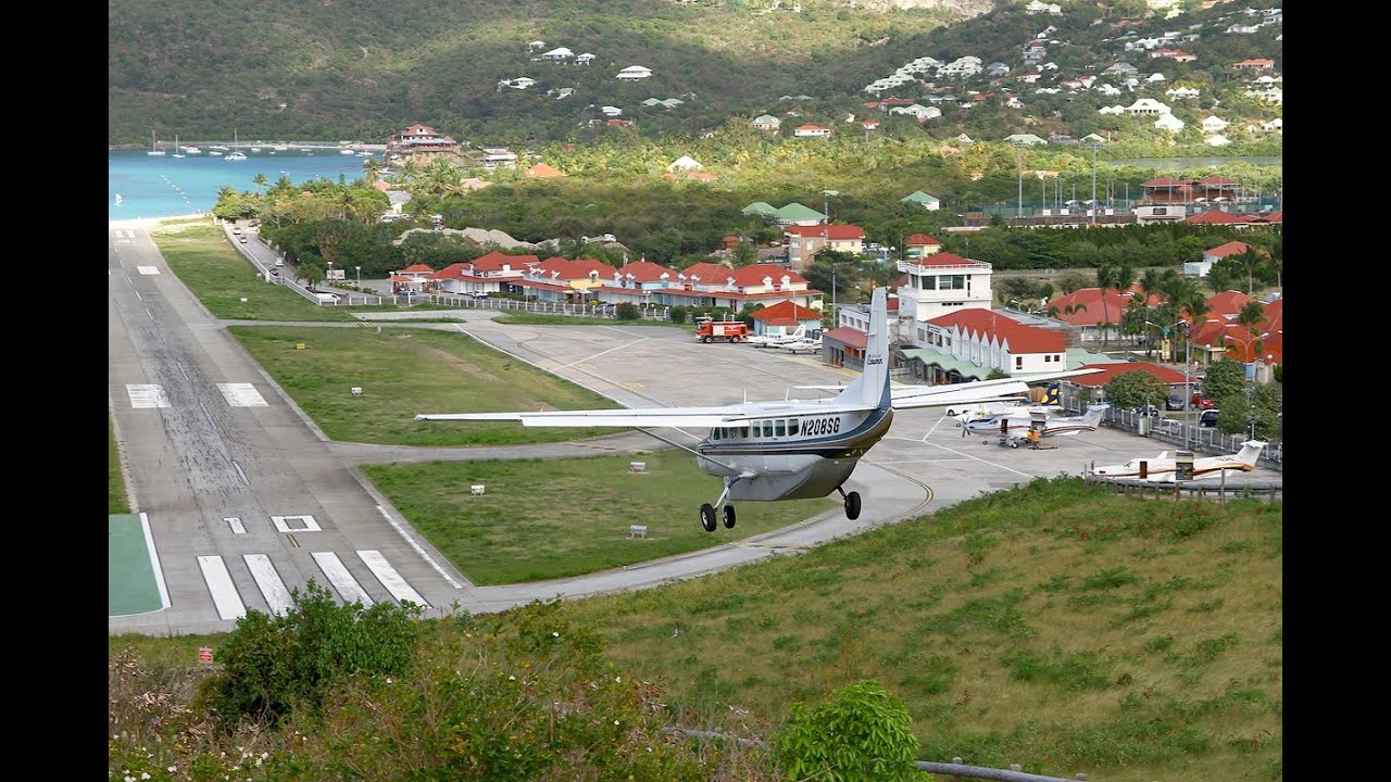 Landing at Saint Barthelemy | FlightGear - YouTube