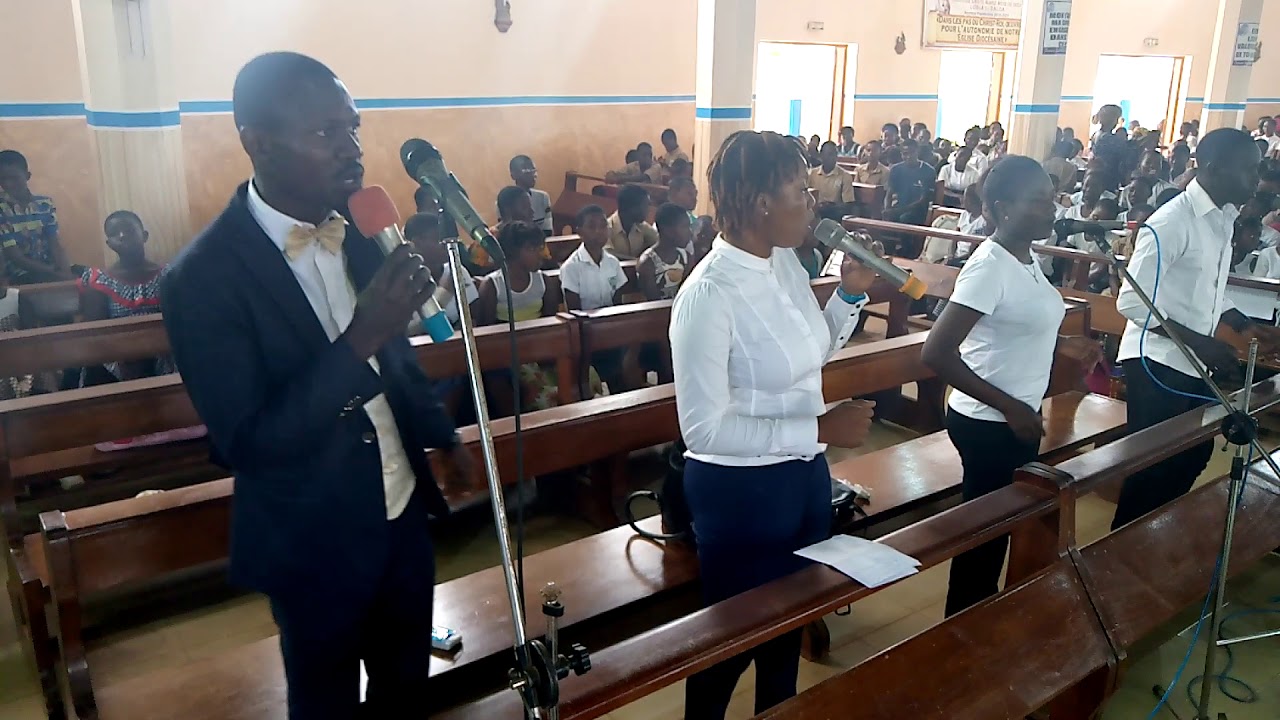 Chant d'offertoire en langue Baoulé - YouTube