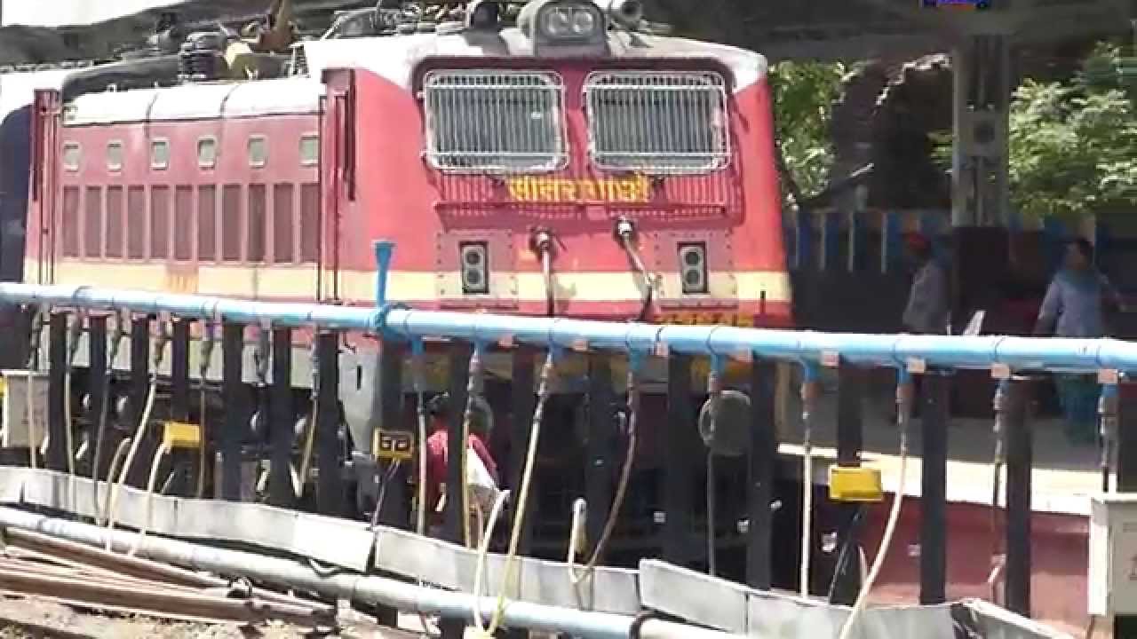 My first ever HD shot of Howrah Ahmedabad Express and Garbha Express ...
