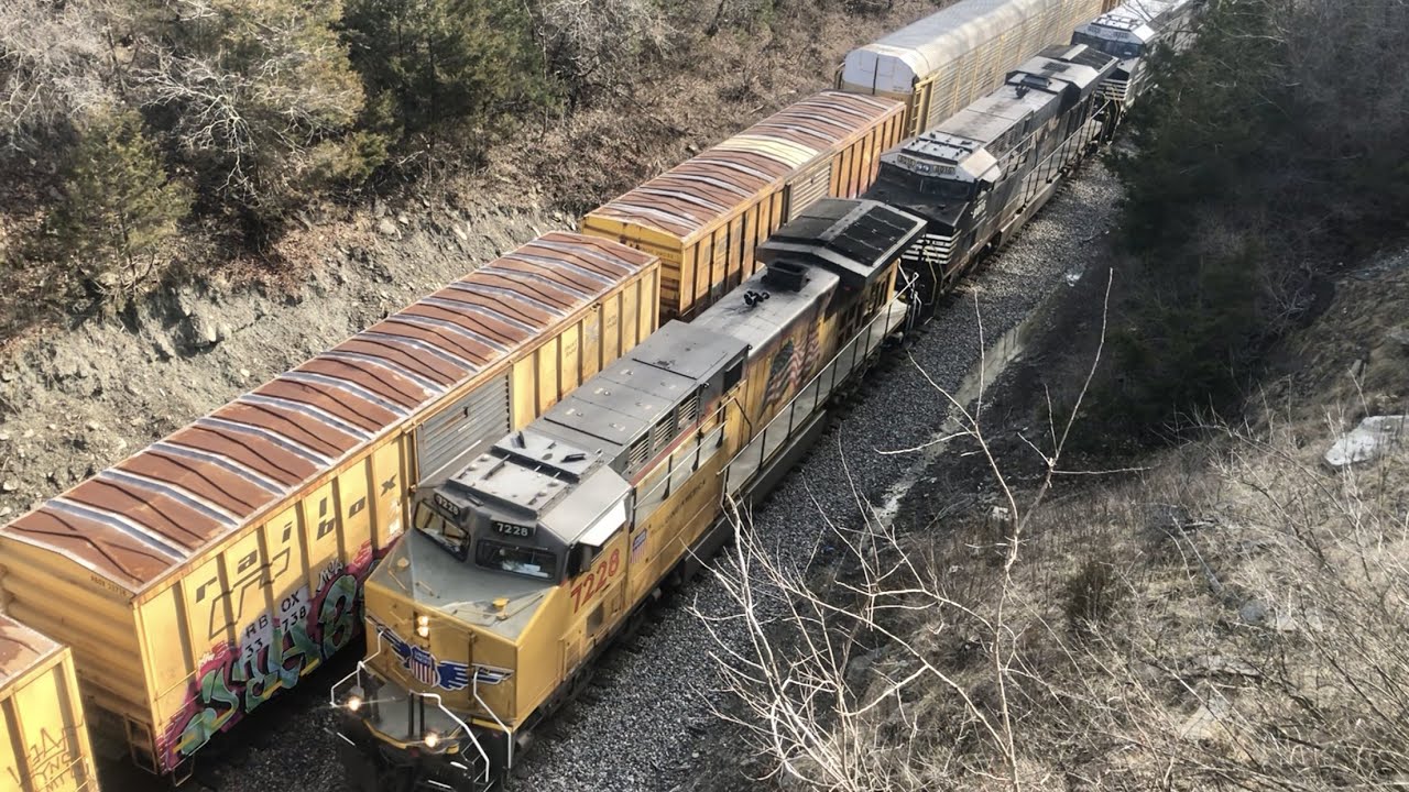 High & Wide Load, Trains With Helper Locomotives, Trains On The Hill ...