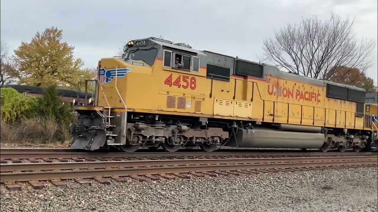 A UP SD70M leads a 5 Engine lash up with A KCS SD70ACE! 10/29/22 - YouTube