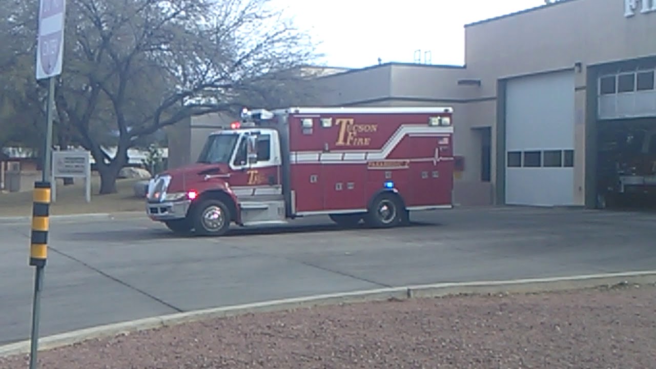 Tucson paramedics and Tucson Fire rescue 7 responding - YouTube
