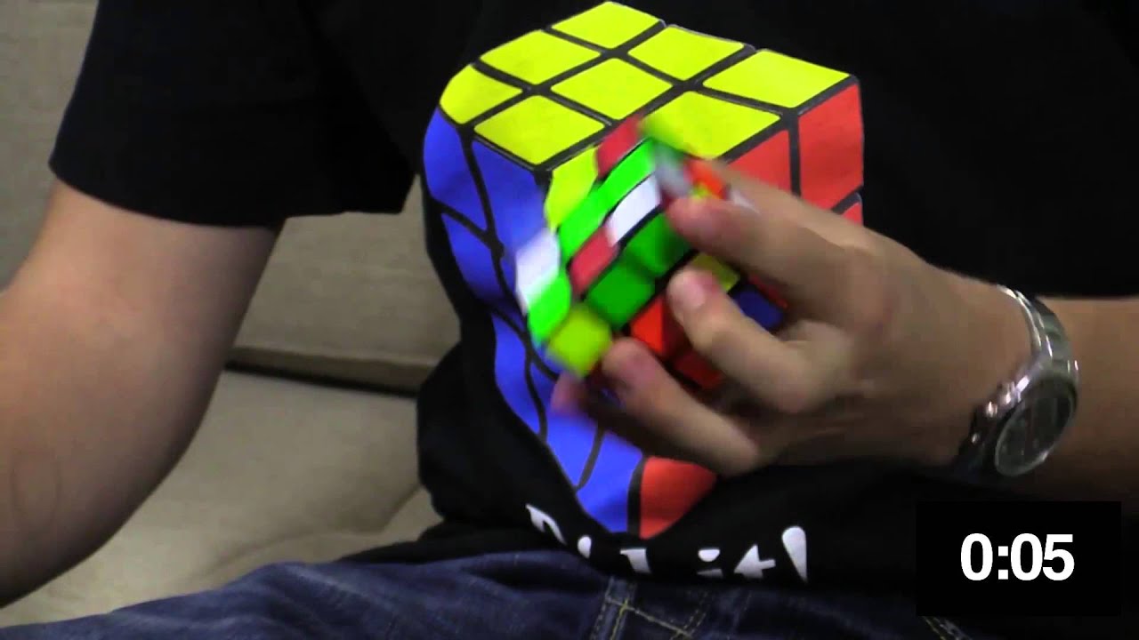 Watch this Rubik's Cube expert solve the cube with one hand - YouTube