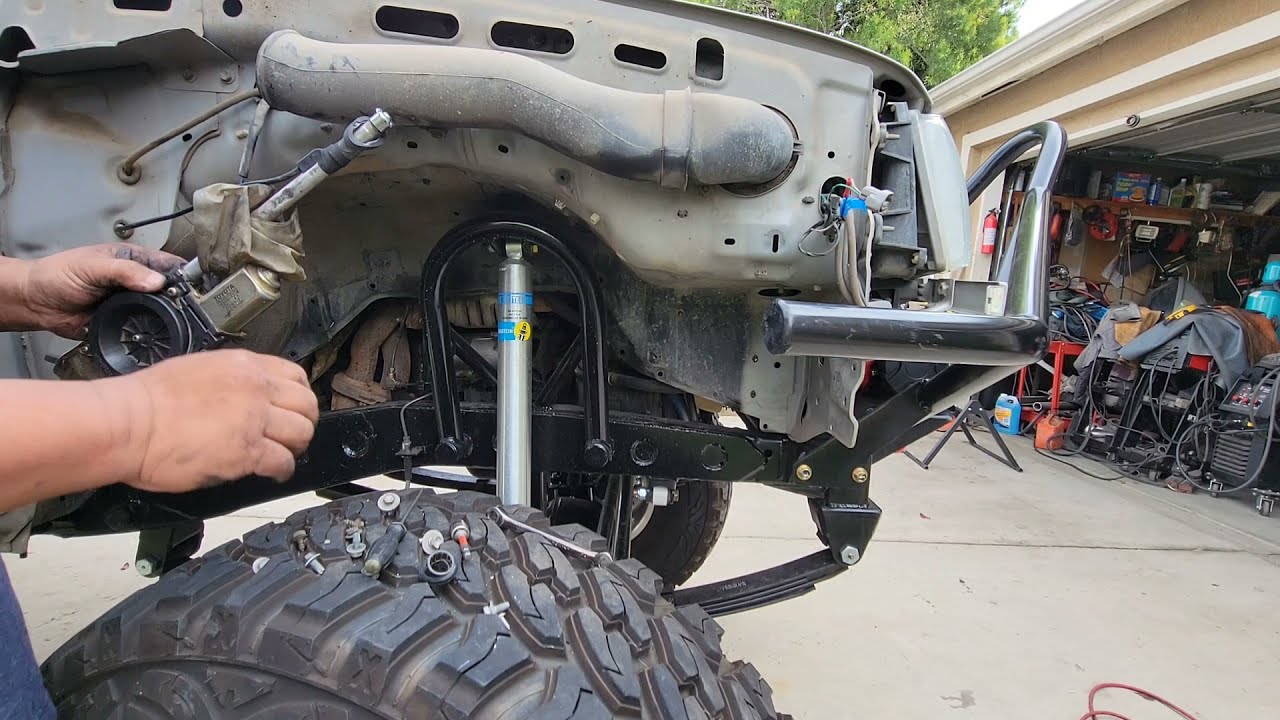 3rd Gen Toyota 4Runner Antenna Replacement - YouTube