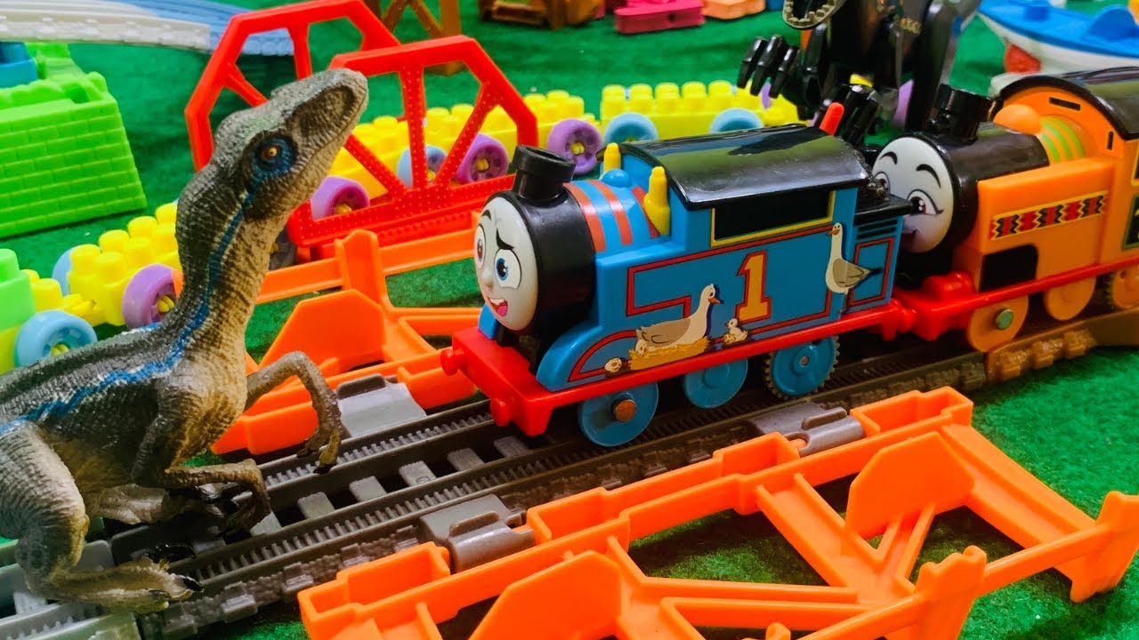 Thomas and Friends | Thomas and Nia Play And Adventure Crashing into ...