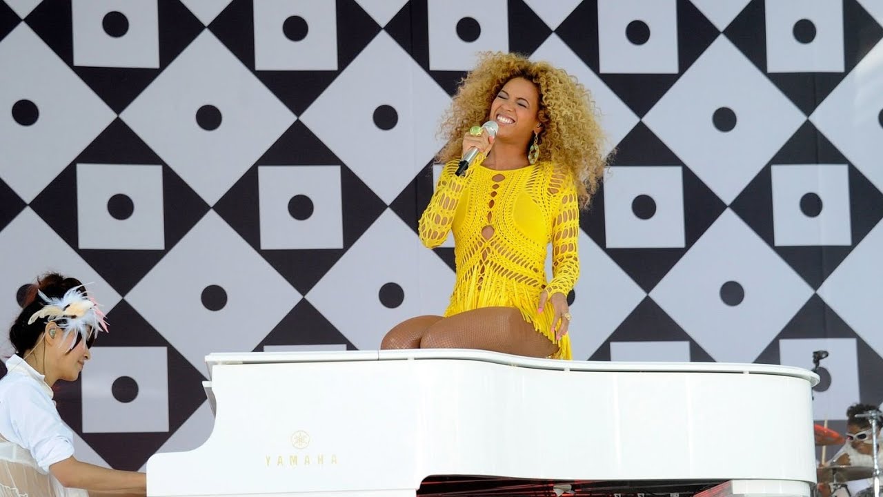 Beyoncé - 1+1 (Live on Good Morning America 2011) - YouTube