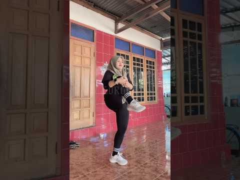 Senam pagi legging ketat energik