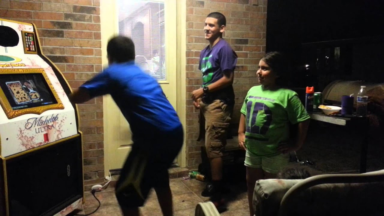 Kids dancing "El Coco No" - YouTube