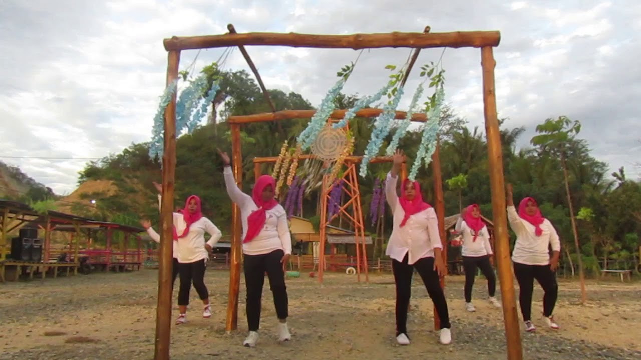 GOYANG MOPoBiBi DESA HUIDU LIMBOTO BARAT - YouTube