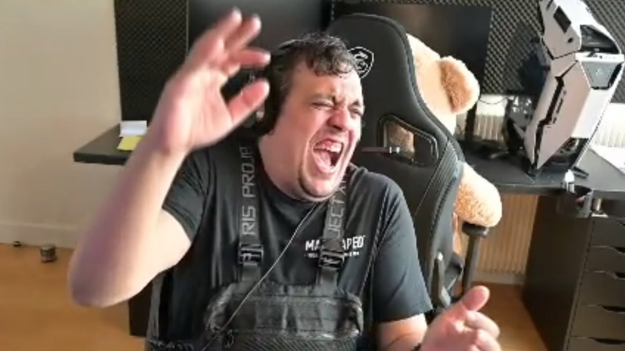 THEKAIRI78 EN FOU RIRE A CAUSE DES DONS 😂 - YouTube