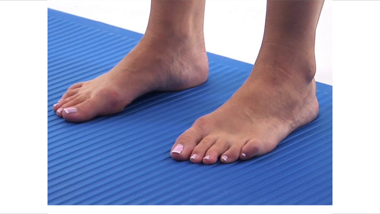 Toe Scrunches (gripping, repetitions) - YouTube