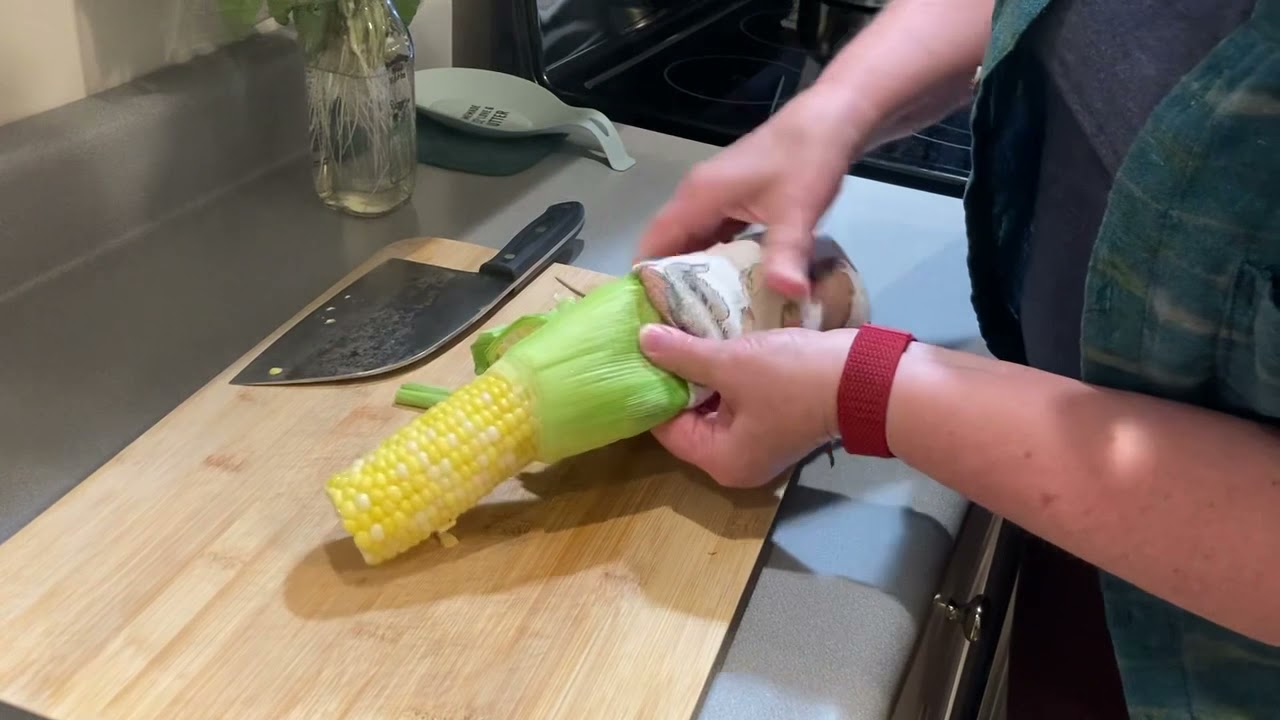 The easiest way to cook and peel corn - YouTube