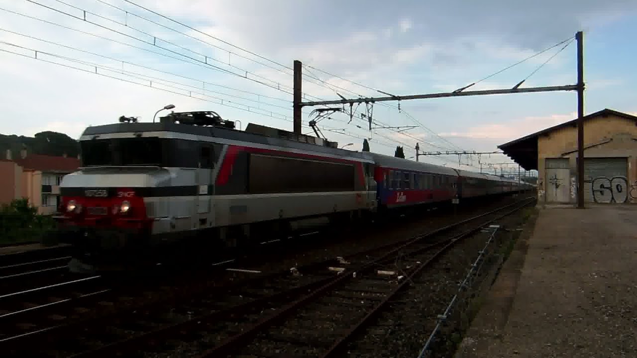 La BB 7258 multi sur un pelerin en vallée du Rhône - YouTube