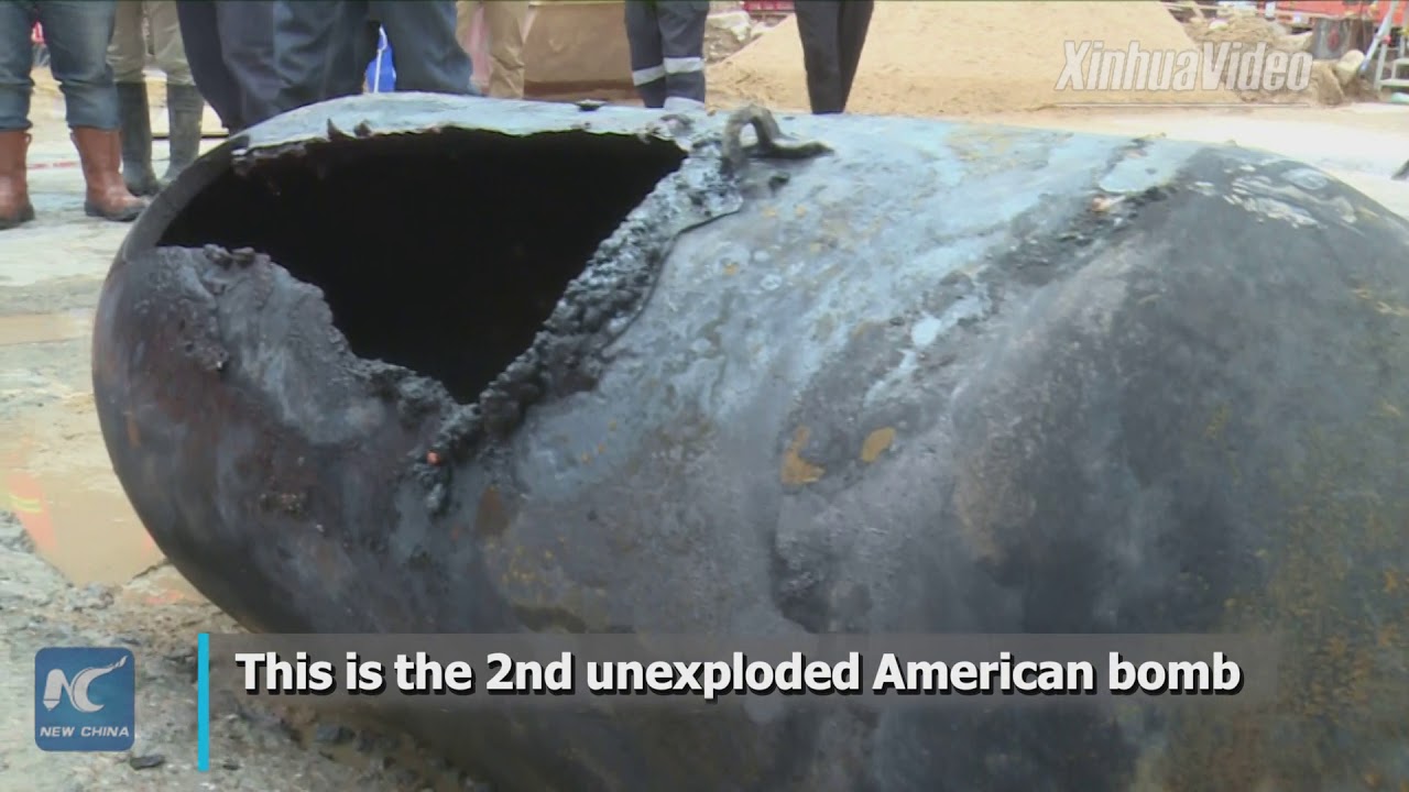 Hong Kong police defuse second WWII bomb - YouTube