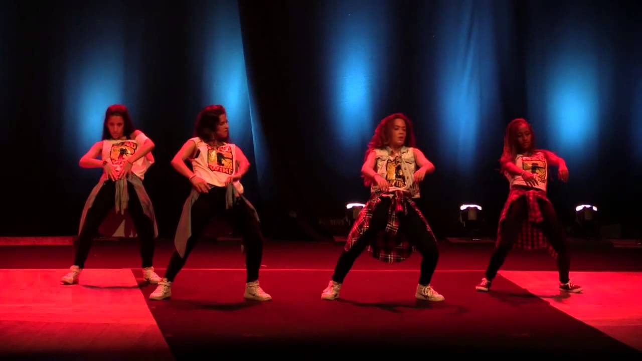 II Passagem de Modelos Intergeracional_dança Mad G Wine - YouTube