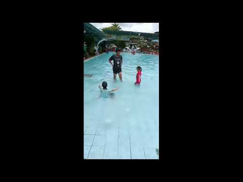 ngajarin anak berenang