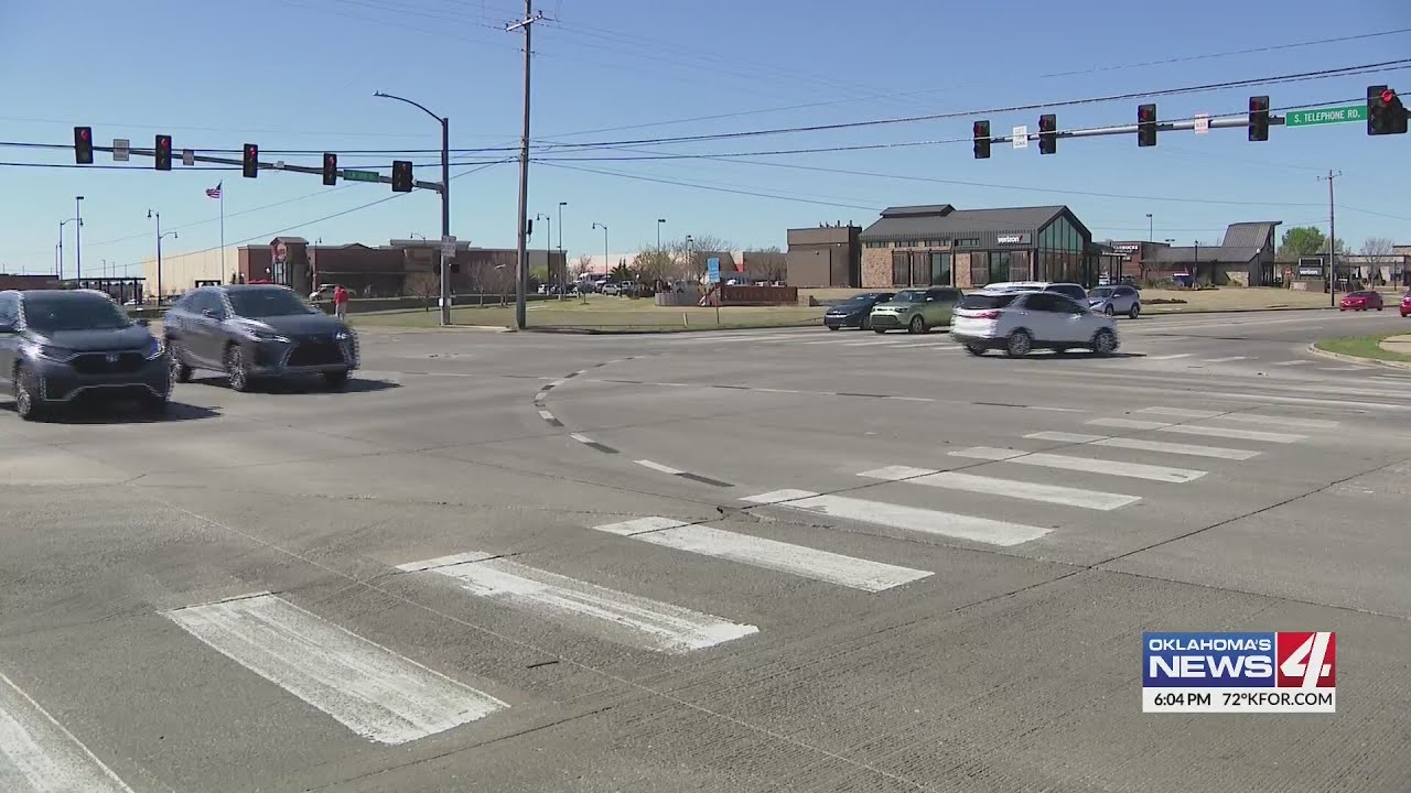Moore PD issues warning about 19th & Telephone Rd intersection - YouTube