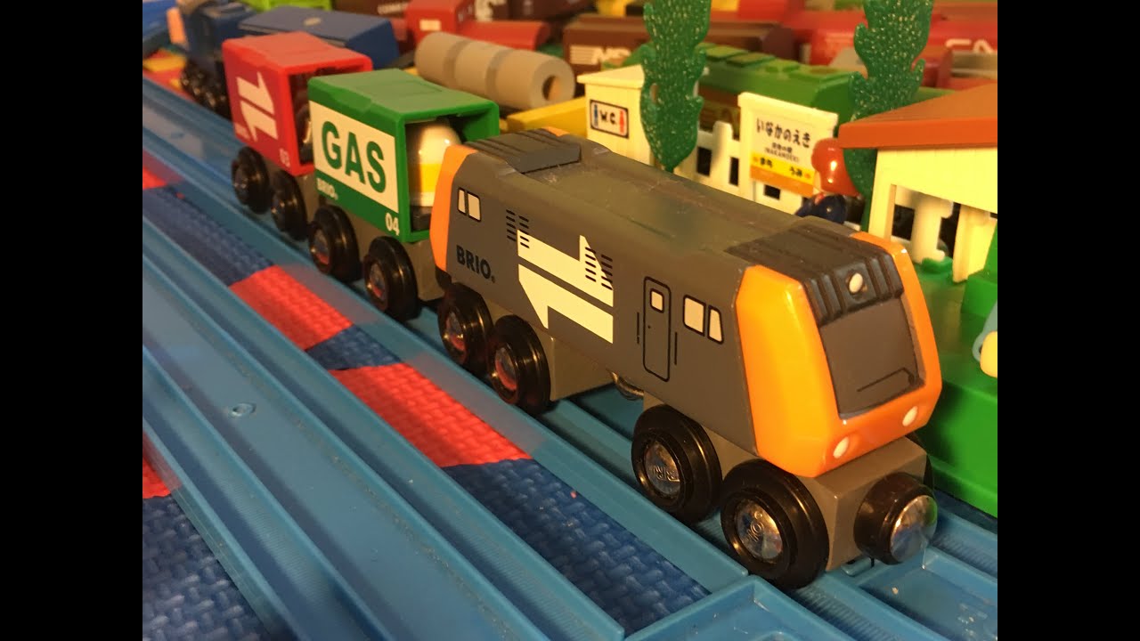 BRIO Railway 33259 Freight Cargo Train in motion - Wooden Toy Train ...