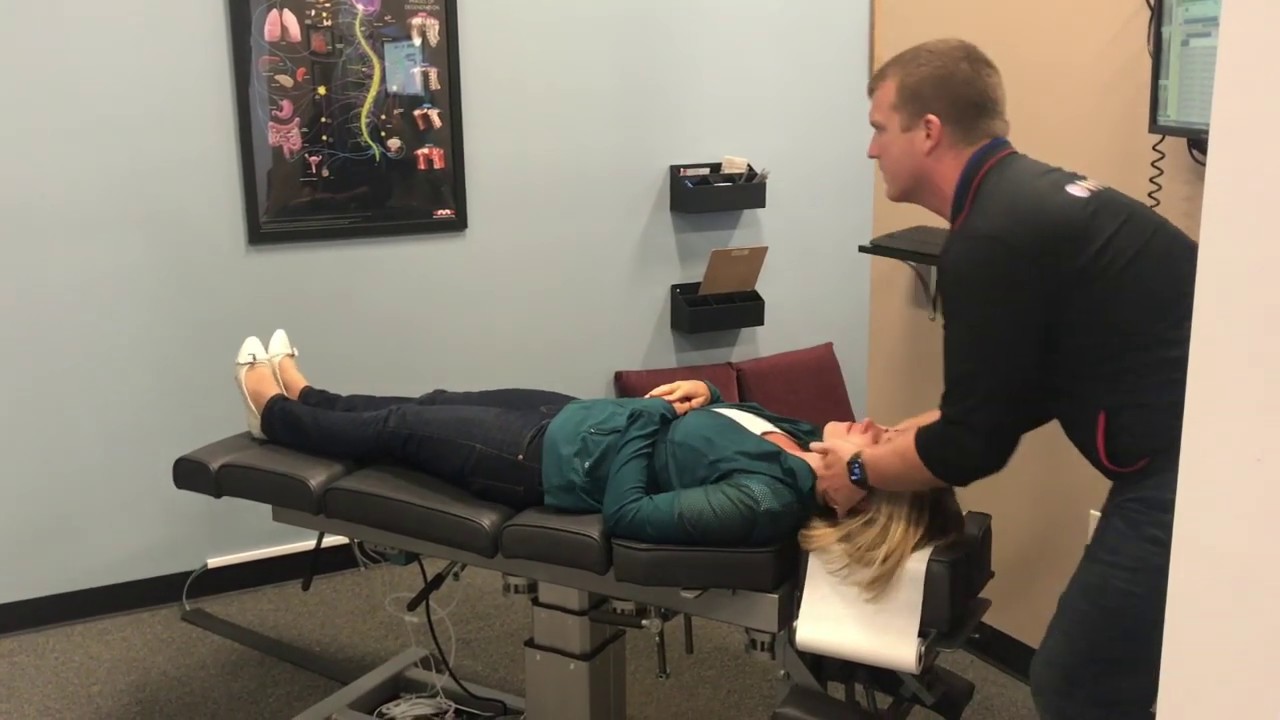 Dr. Kyle shows us what it's like to get adjusted - YouTube