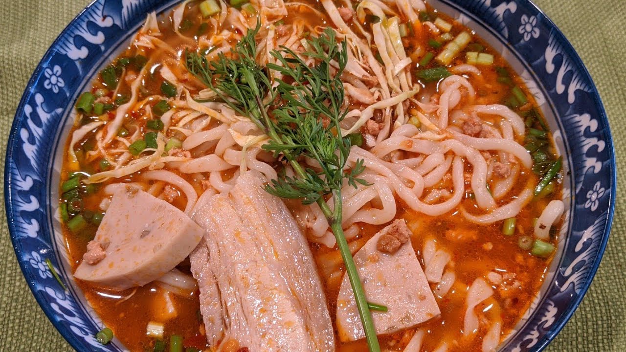 Iu Mien ways of making delicious broth for my noodles - YouTube